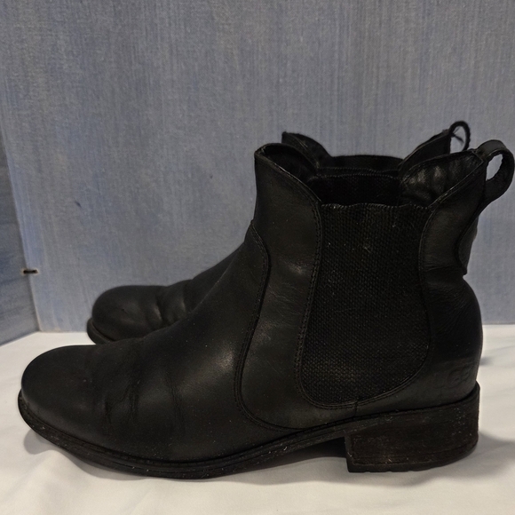 UGG | Shoes | Ugg Bonham Iii Chelsea Boots Black | Poshmark